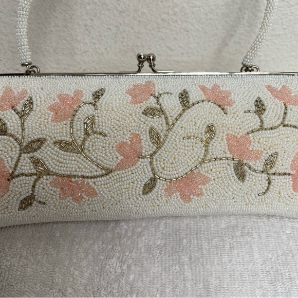 Vintage | Bags | Vintage Womens White Pink Silver Fully Beaded ...